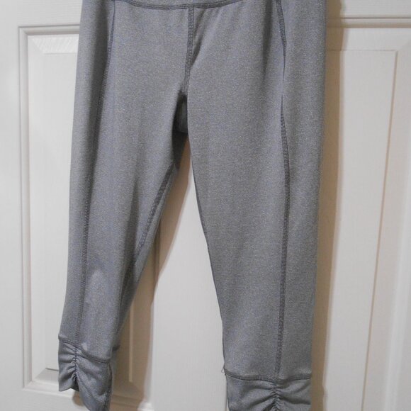 Danskin Now | Pants & Jumpsuits | Danskin Now Fitted Size Xs 2 Capri ...
